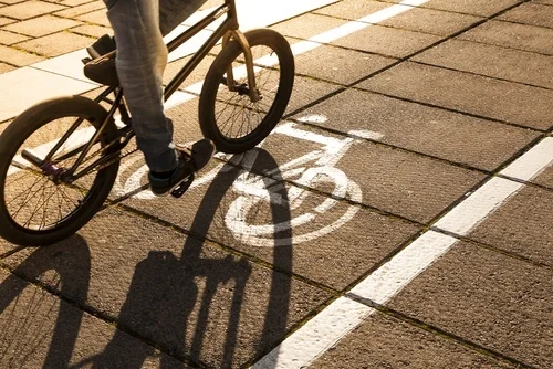HOW DOES ROADWAY GEOMETRY AFFECT BICYCLE CRASHES? - Schauermann Thayer